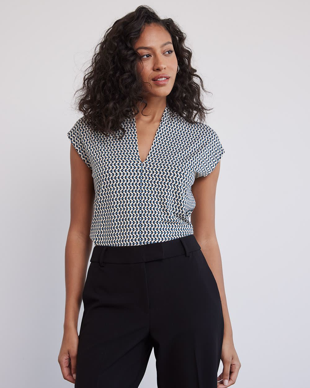 Extended-Sleeve V-Neck Fitted Tee | RW&CO.