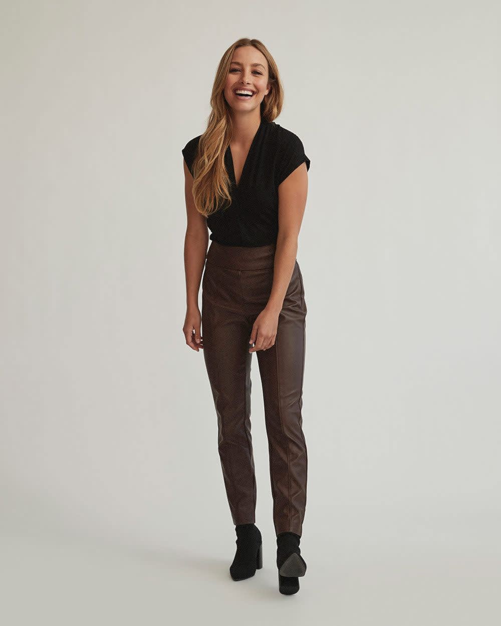 Extended-Sleeve V-Neck Fitted Tee | RW&CO.