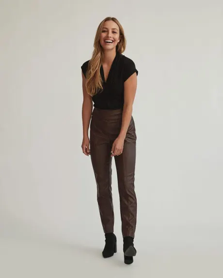 Extended-Sleeve V-Neck Fitted Tee | RW&CO.