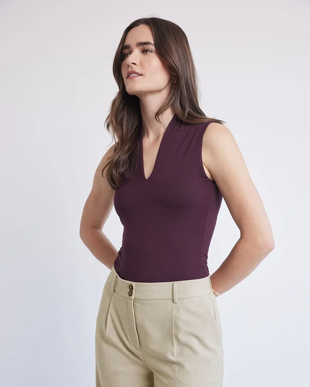 Fitted Sleeveless V-Neck T-Shirt | RW&CO.