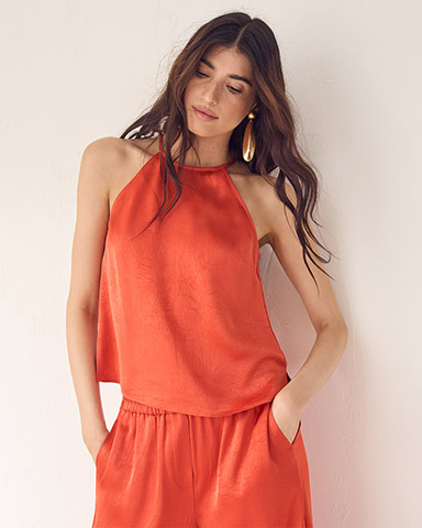 Trendy Women's Tops, T-Shirts & Blouses – Available in Canada